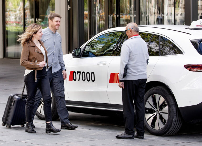 Pensjonist på søken etter del- eller heltidsjobb? - Agder Taxi